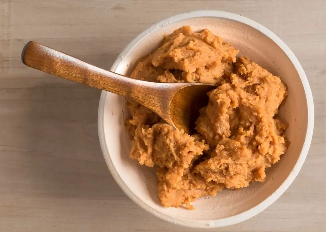 Miso: o que é, benefícios e receitas